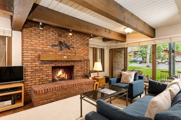 Cottonwoods Unit 1f | Stylish Condo W/ Fireplace - アスペン, CO