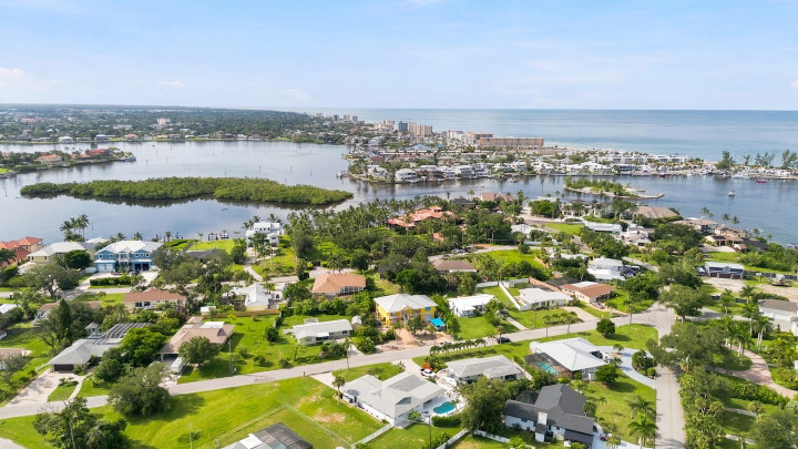 Luxury Pool Home | Bay, Beach & Boat Friendly - Venice, FL