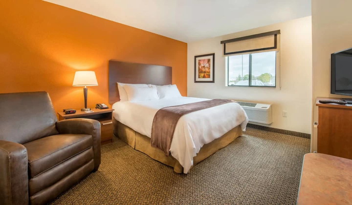 Pet-friendly Affordable 2 Units W/ Kitchenettes - Sioux Falls, SD