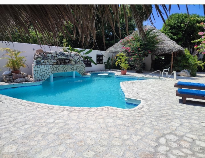 Fan Room Pool-side - Negril