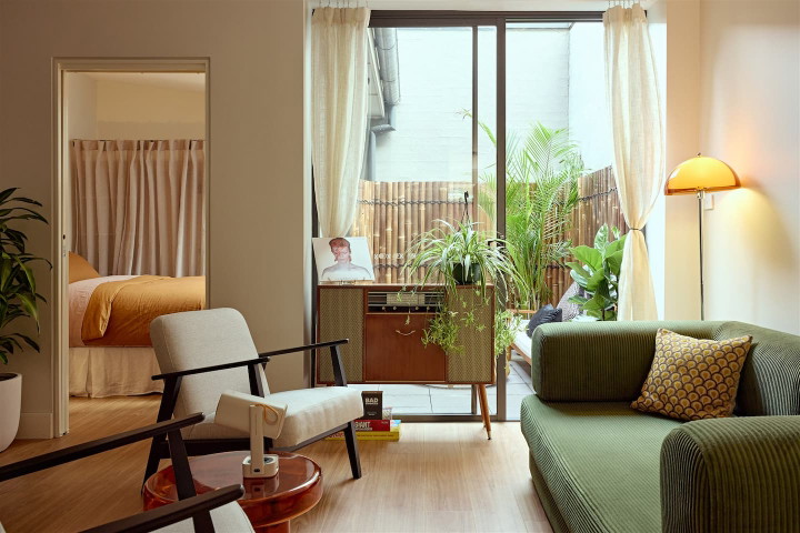 (4) Retro Luxe Midtown Pad With Private Courtyard - Newcastle