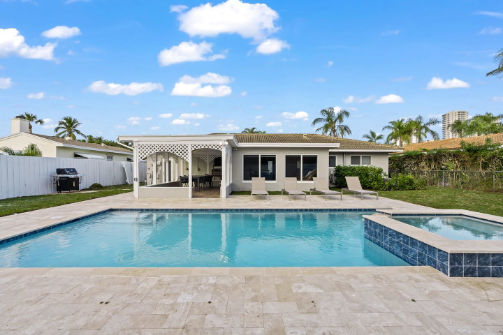 Brand New Pool & Spa! Walk To Beach! - North Palm Beach, FL