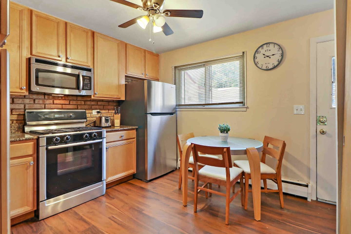 1 Bed / 1 Bath Homey Waukegan | Naval Station - Waukegan, IL