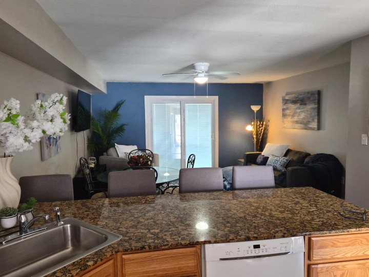 Best Location Cozy Condo In Biloxi Beach, 2b-1.5b. - Biloxi, MS