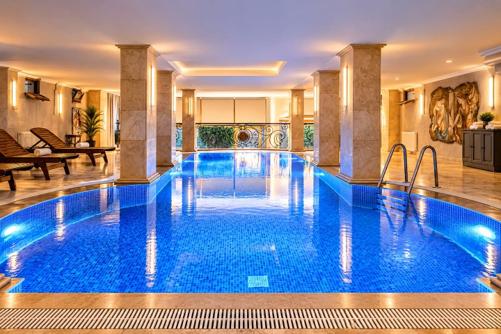 Luxury Bosphorus Villa | Indoor Pool & Spa - イスタンブール