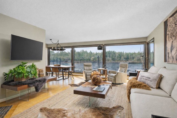 Magnificent Home On River, Hot Tub, Fire-pit, Bbq - Oregon City, OR