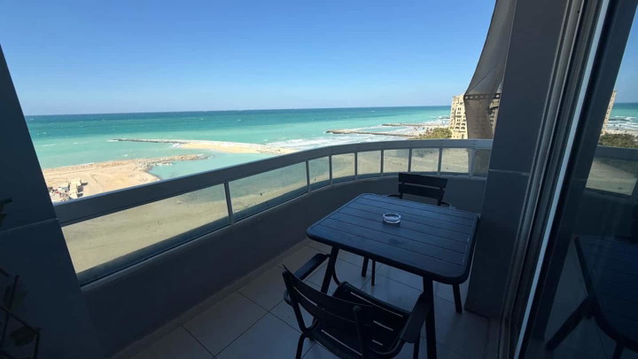 Seabreeze 1bhk Apt With Direct Seaview Balcony - Ajman