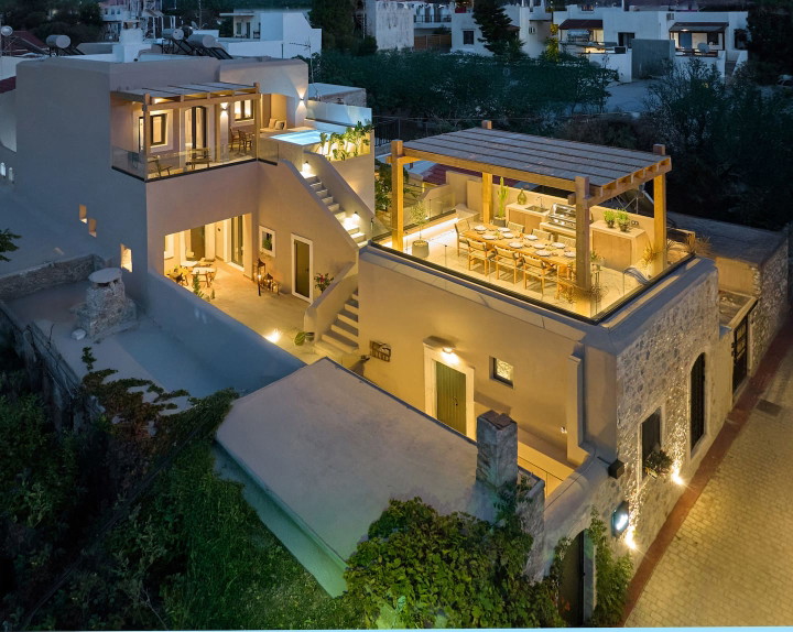 Kaptara Premium Villa,  Plunge Pool &  Jacuzzi's - Koutouloufari