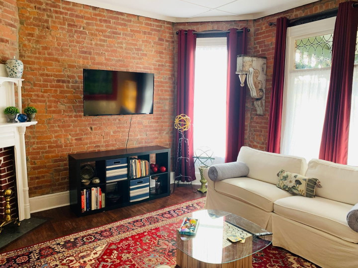 Spacious, Artsy, Brick Victorian,wifi, Laundry - Elmira, NY