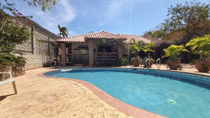 Beach House + Private Pool - Santa Marta