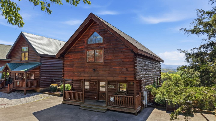 Picturesque Mtn Escape: Hot Tub, Pool, Game Room! - Sevierville, TN