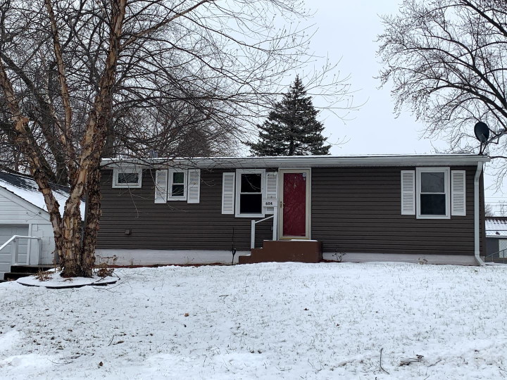 Entire House-cozy 1-bedroom W/parking (Driveway) - Rockford, IL