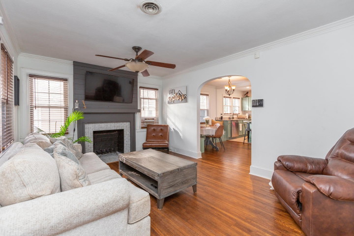 Gorgeous Bungalow Less Than 2 Miles To Uptown! - Charlotte, NC