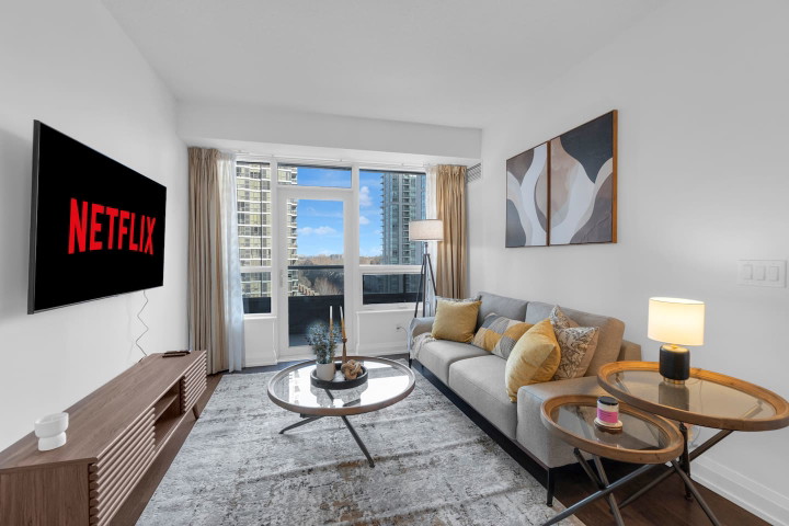 Luxury 2br - Subway/pool/gym/sauna + Free Parking - Toronto