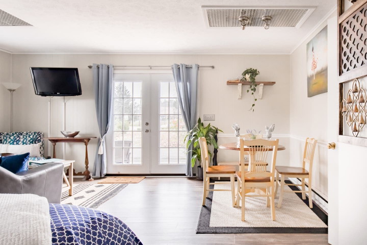 Walk To Town + Trail | Cozy Studio Retreat - Hendersonville, NC