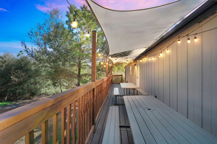 Chalet Confortable à Lost Pines Avec Terrasse Et Vue Sur La Forêt - Bastrop, TX