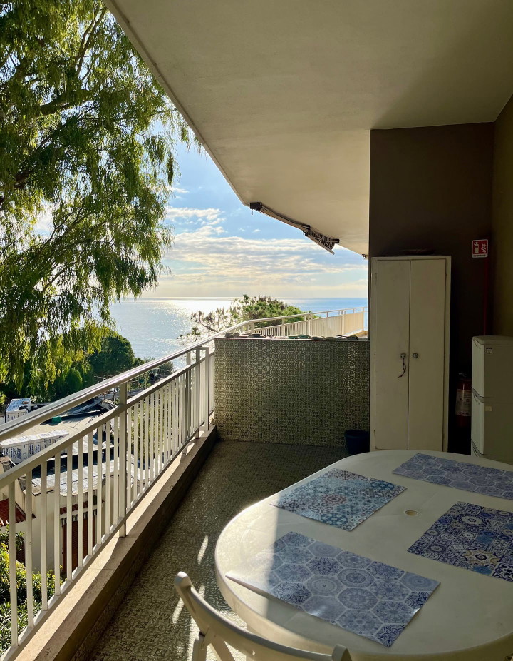 Nel Verde, Ampio Bilocale Con Terrazzo Vista Mare - Ospedaletti