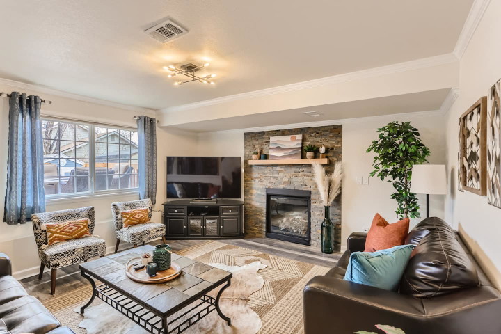 *Massage Chair+sauna+parks* Home Near Tennyson - Denver, CO