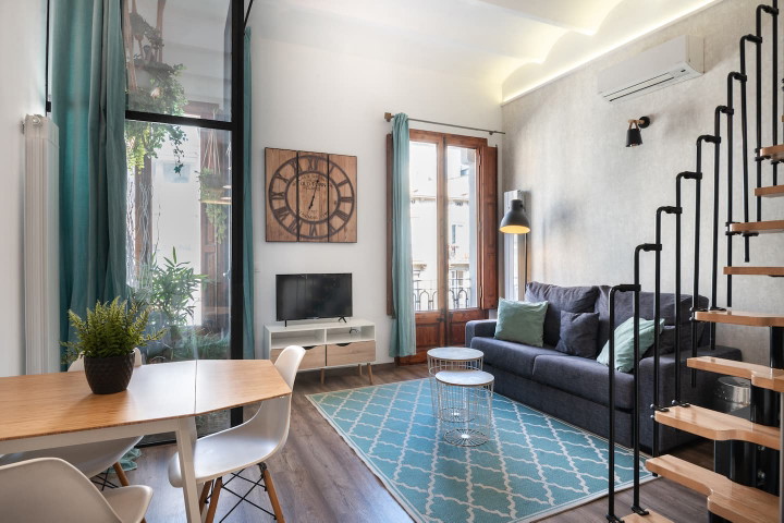 Modern Renovated Loft Minutes From The Beach - La Barceloneta