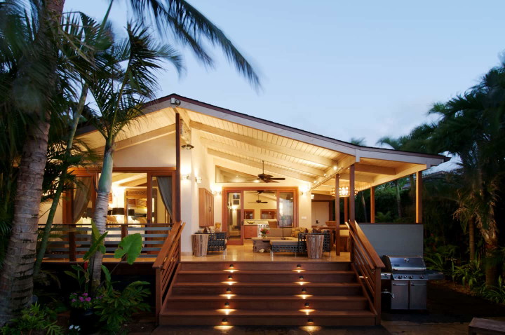 Paia Inn - 3 Bedroom Ocean Front Beach House - Maui, HI