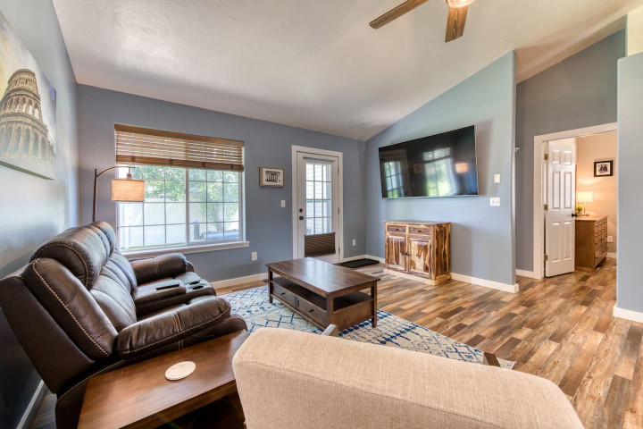 Modern 3br W/ Mountain Views  Sleeps 8  Garage - Hamilton, MT