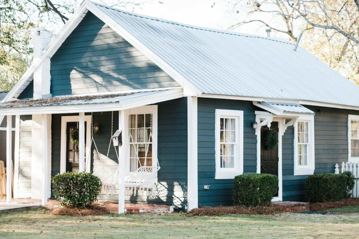 Quiet Hideaway Historic Cottage + Pool - Millbrook, AL