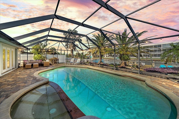 Spacious 4br Waterfront W/ Pool & Spa - Cocoa Beach, FL