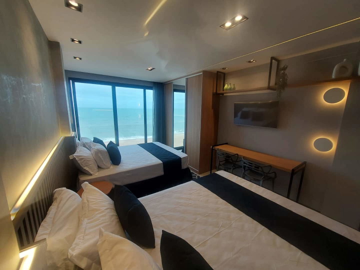 Quarto Quádruplo Frente Mar | Vhome Flat Macaé - Macaé