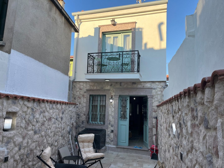 Cross House Rental 3 Katlı Rum Evi Avlu No:04 - Ayvalık
