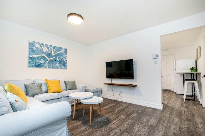 Peaceful Stay Near Metro & Mall - Montreal