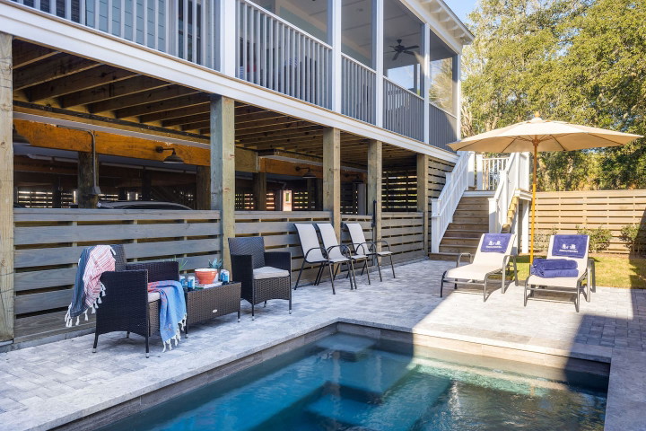 Stay @ Bridget's Bungalow - Pool, Steps To Beach - Folly Beach, SC