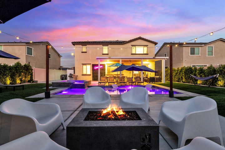 Big Pool, Spa, Mini Golf, Bbq, Fire Pit, Sleeps 19 - Coachella, CA