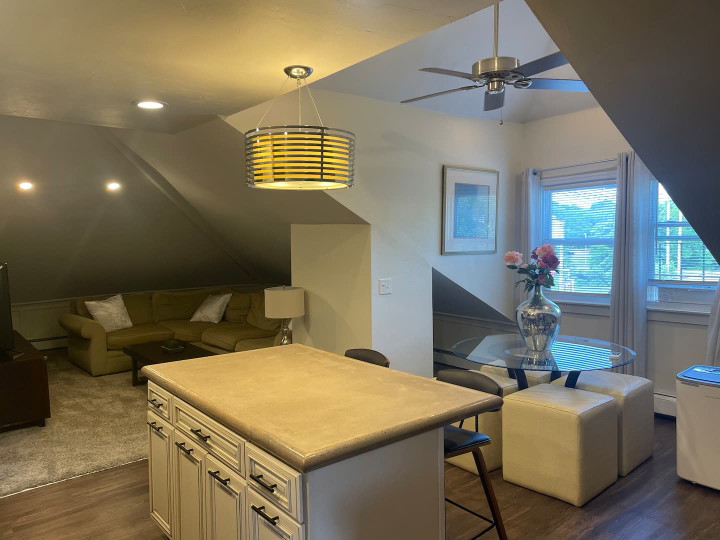 Roomy Two Bed Five Mins To Downtown Providence - Providence, RI