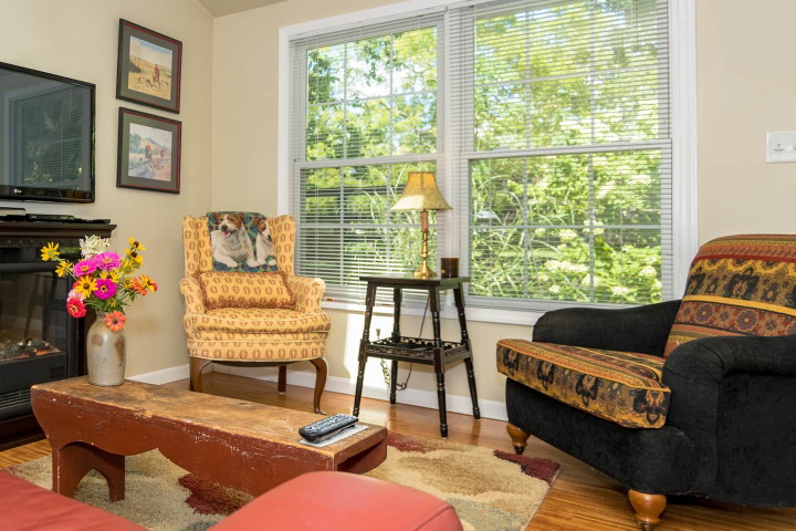 Charming Cottage In Country Setting - Lexington, KY
