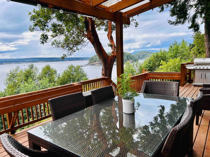Charming Q Cove Cabin - Ocean And Marina Views - Vancouver Island