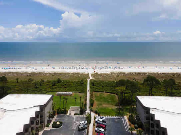 1 Minute Walk To The Beach! - Florida