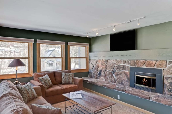 Downtown Condo! Walk To Gondola! Pool! Hot Tub! - Breckenridge, CO