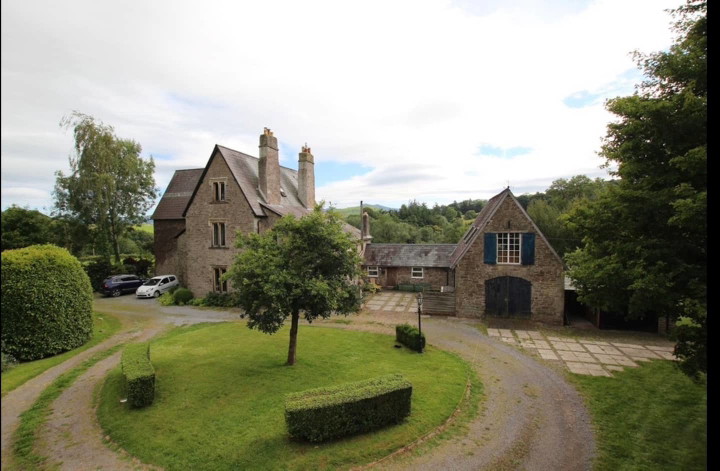 Twin Room With Private Bathroom In Shared House - Brecon