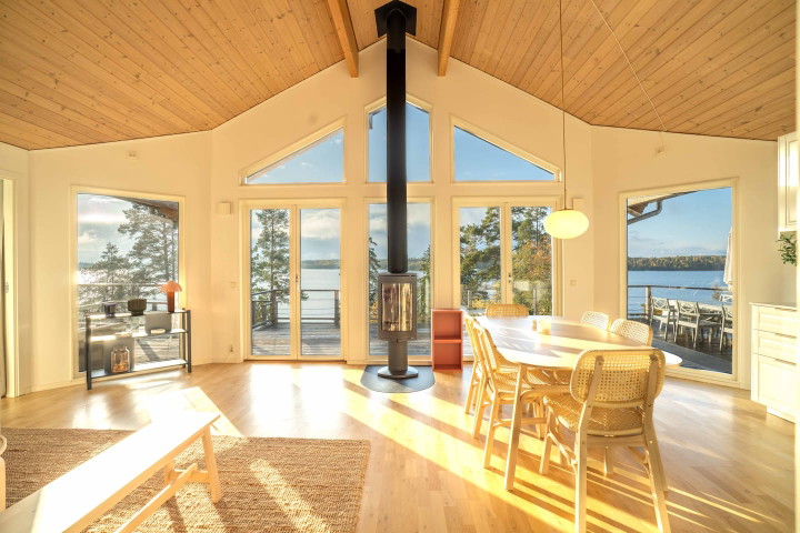 Lake Front Cottage - 3br W/ Stunning Views - Sigtuna