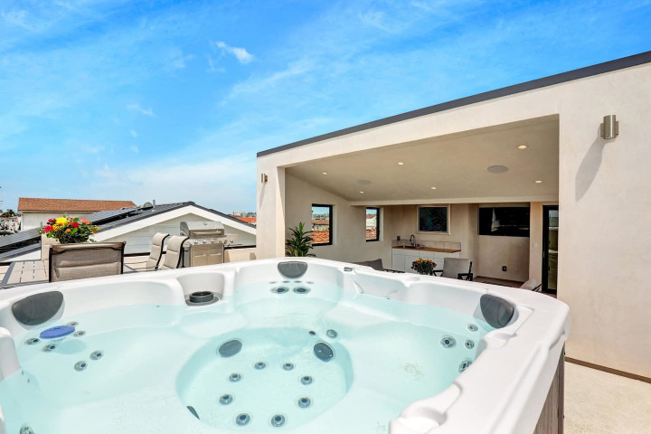 Steps 2 Beach Oceanview Rooftop Spa Elevator Prkng - Newport Beach, CA