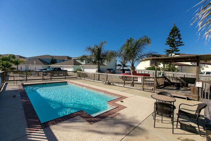 Spacious Family Stay | Pool & Beach Nearby - North Padre Island, TX