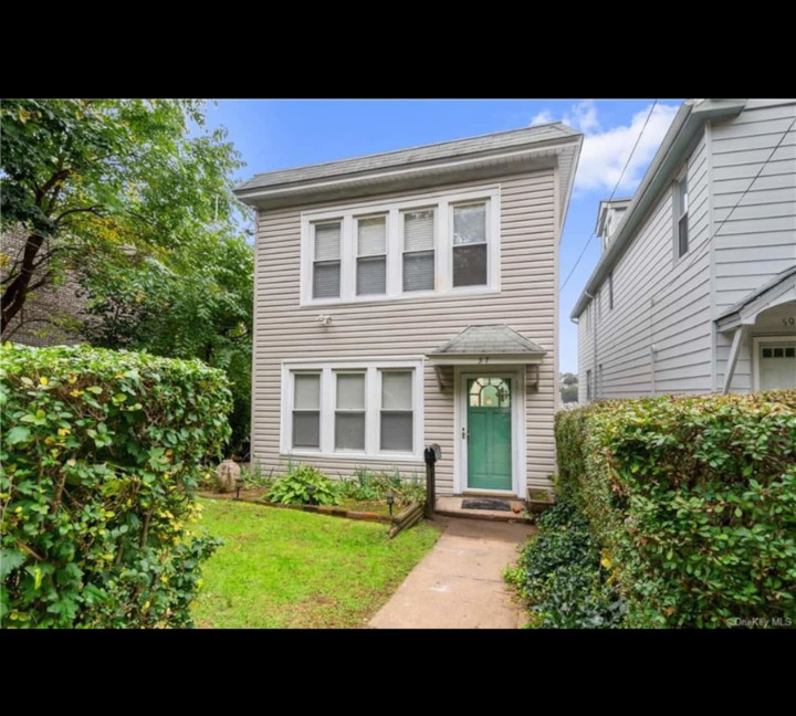 Cozy Three-bedroom Near Nyc With Backyard - Dobbs Ferry, NY