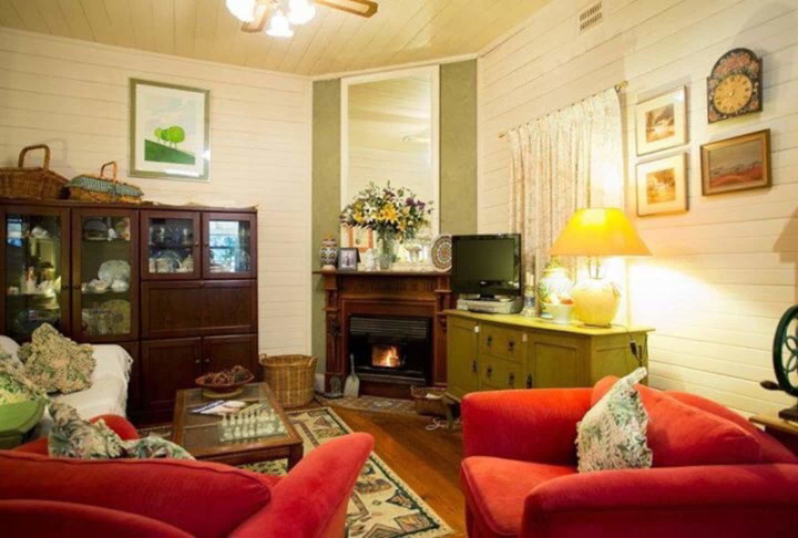 Hillgrove Cottage - The Verandah Room - Armidale