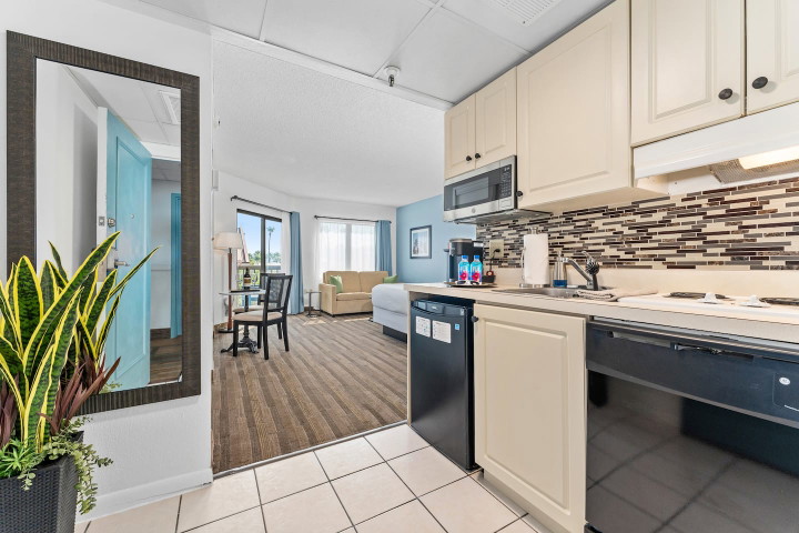 Private Balcony | Kitchenette | Pools | Universal - Orlando