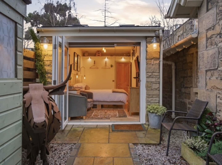 The Cosy Cow Shed - Luxury Studio Apartment - Edinburgh, UK