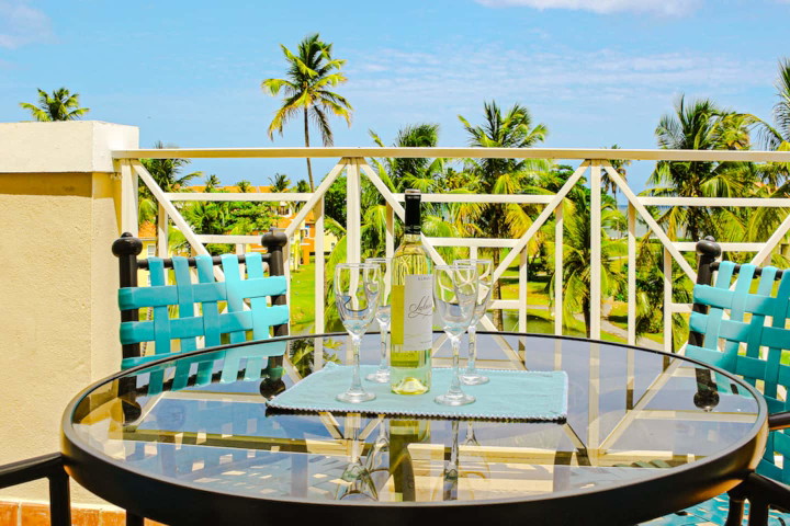 Bhserene Penthouse Oasis. Calm, Relaxing Poolside - Humacao