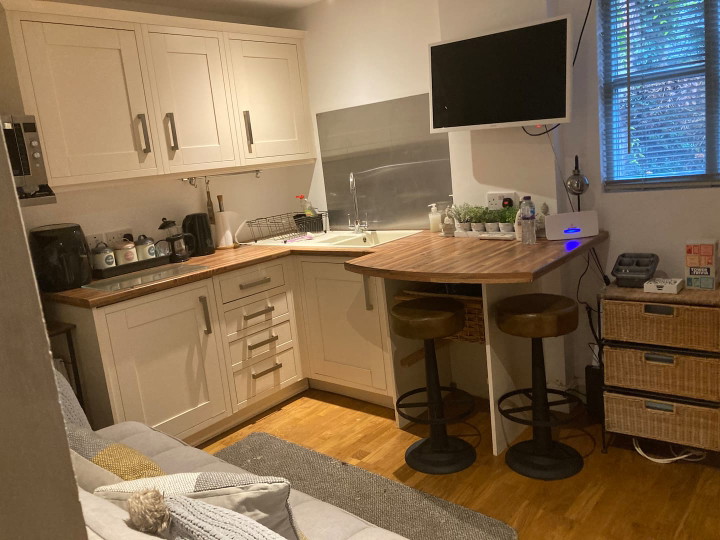 Garden Studio Apartment, Thelwall, - Warrington