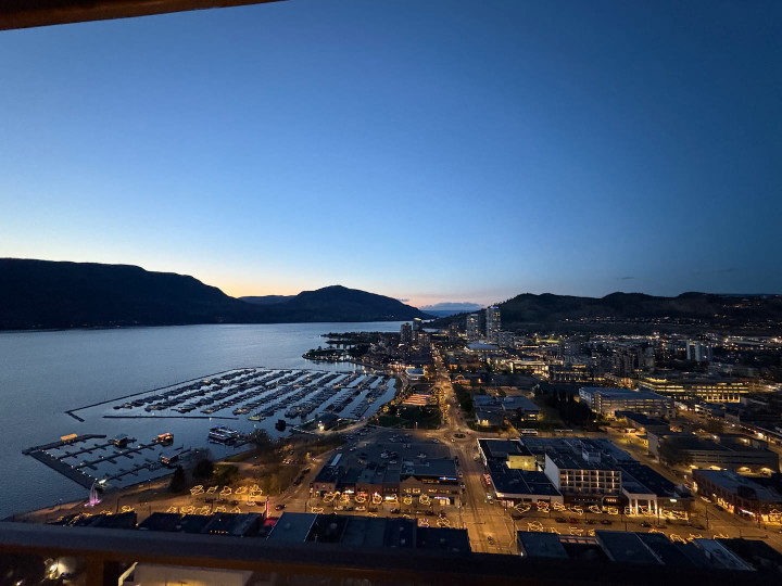 Million-dollar View! Downtown Kelowna - Kelowna