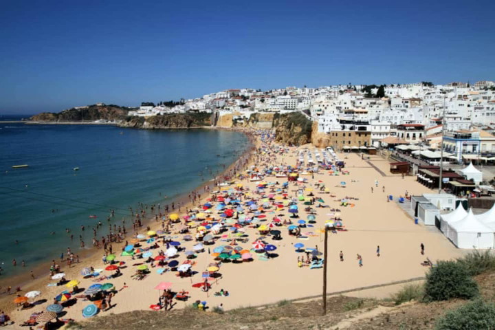 Casa Dos Sinos 2br Beach Apartment With Terrace B - Albufeira