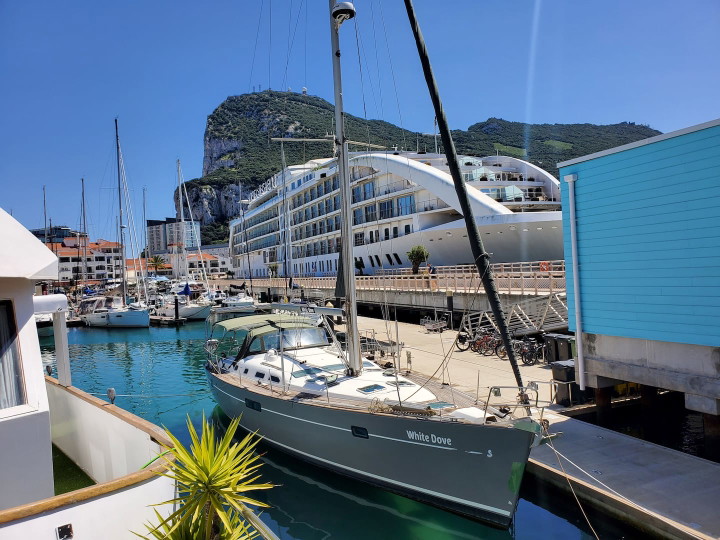 Sleeps 6 Whole Luxury Yacht 3 Big Doubles, Saloon - Gibraltar